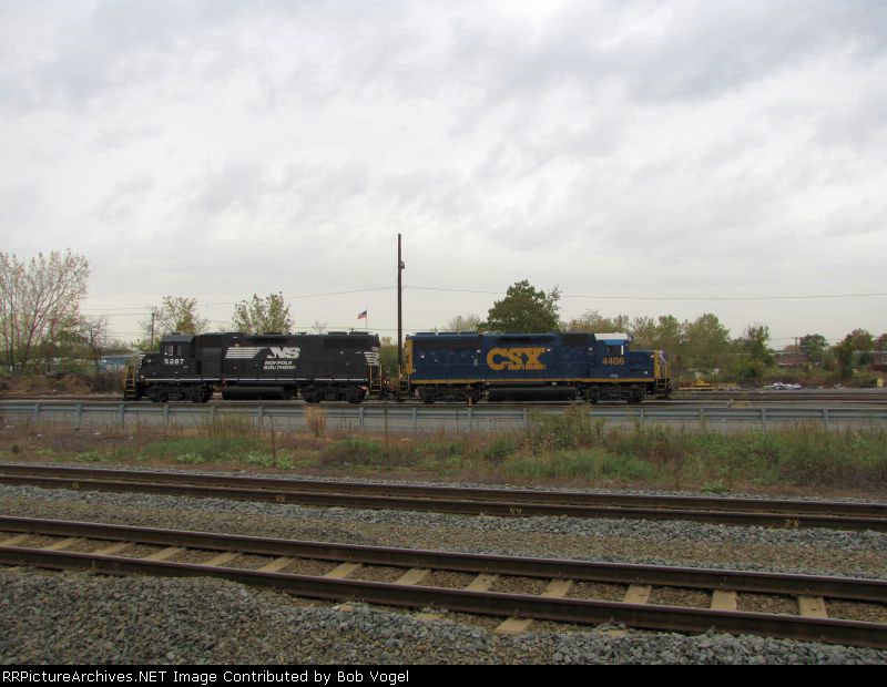 NS 5287 and CSX 4406